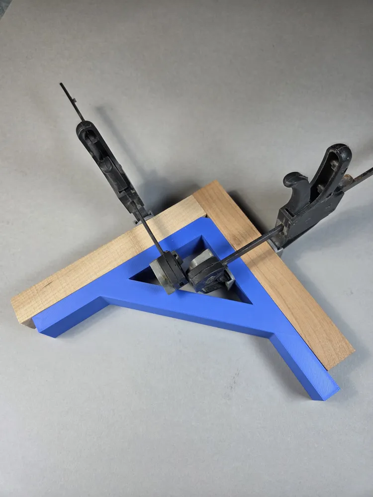 Right Angle Clamping Bracket - Free 3D Print Model - MakerWorld