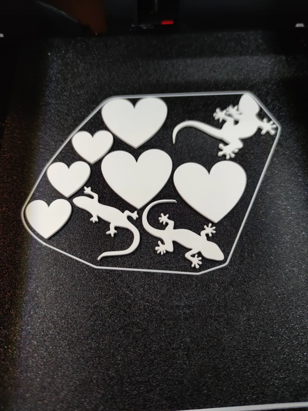 Gecko and Heart by Gecko - MakerWorld