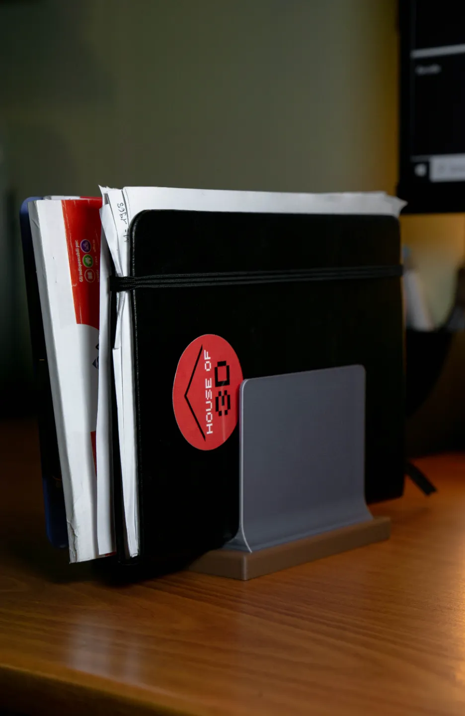 Vertical Notes and Book Organizer by House of 3D - MakerWorld