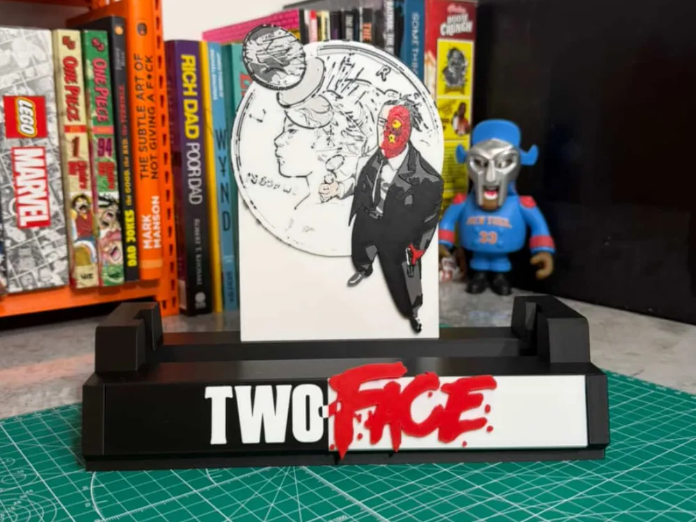Two-Face Comic Book Display - Free 3D Print Model - MakerWorld