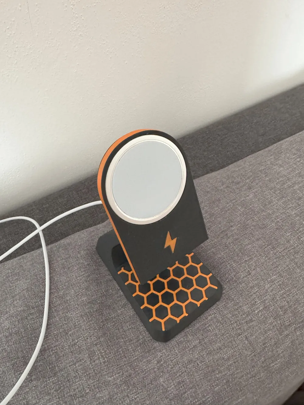MagSafe stand - Free 3D Print Model - MakerWorld
