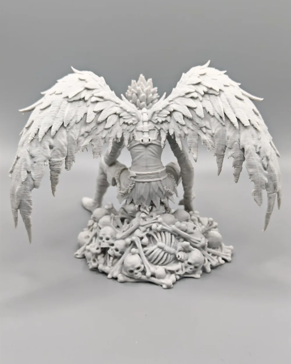 Ryuk avec pomme - Death Note - Modèle d'Impression 3D Gratuit - MakerWorld