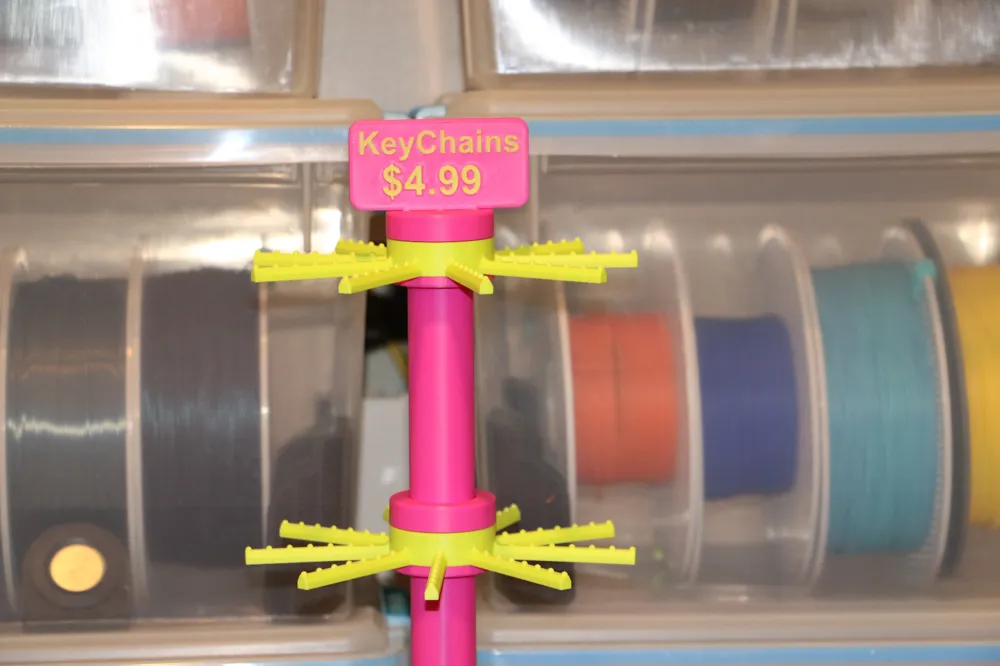 Spinning keychain display stand customizable - Free 3D Print Model ...