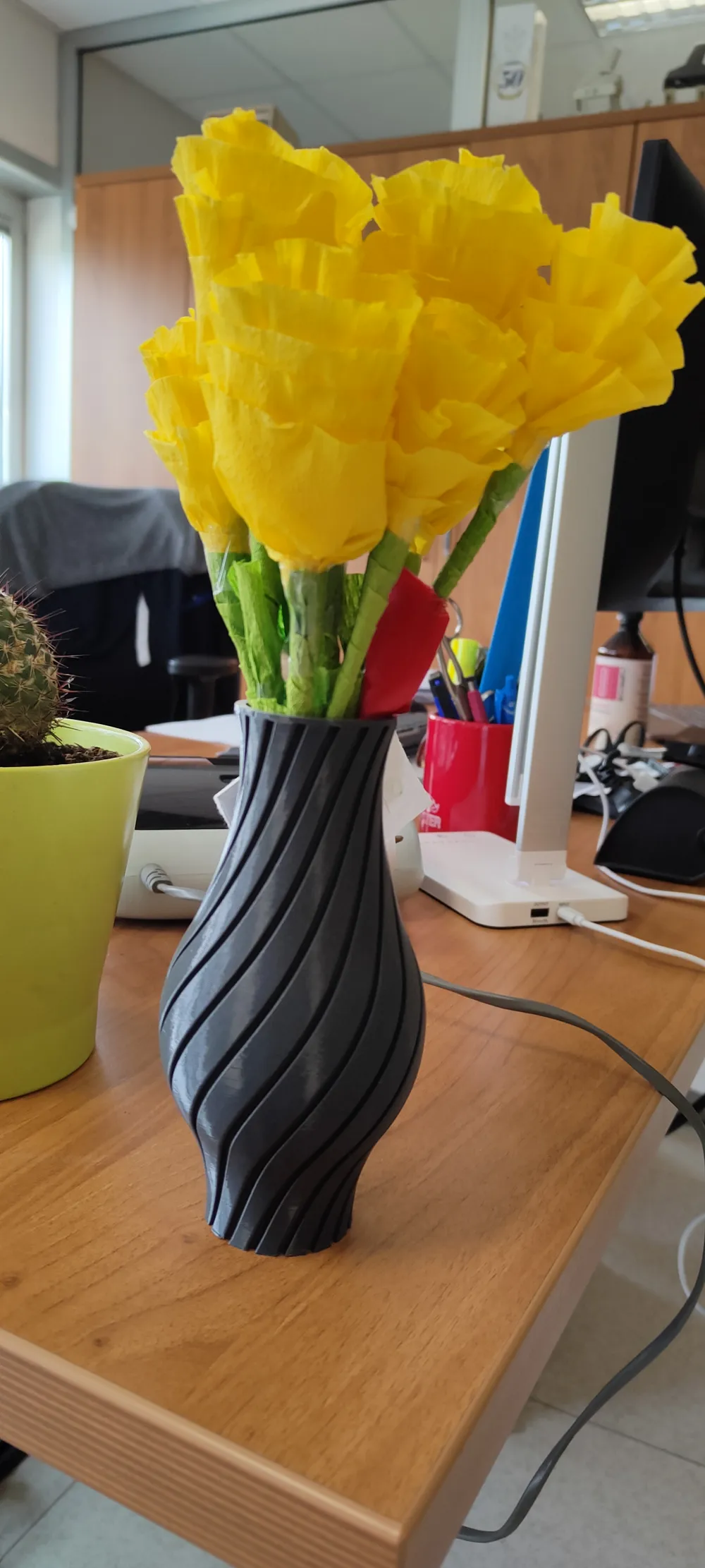 VASE FLORA SPIRAL PENCIL FIORI PENNE - Free 3D Print Model - MakerWorld