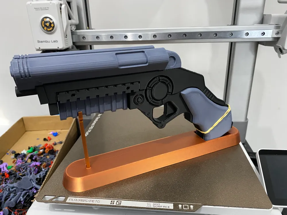 Display stand for Batman Grappler Gun. by eccs19 - MakerWorld