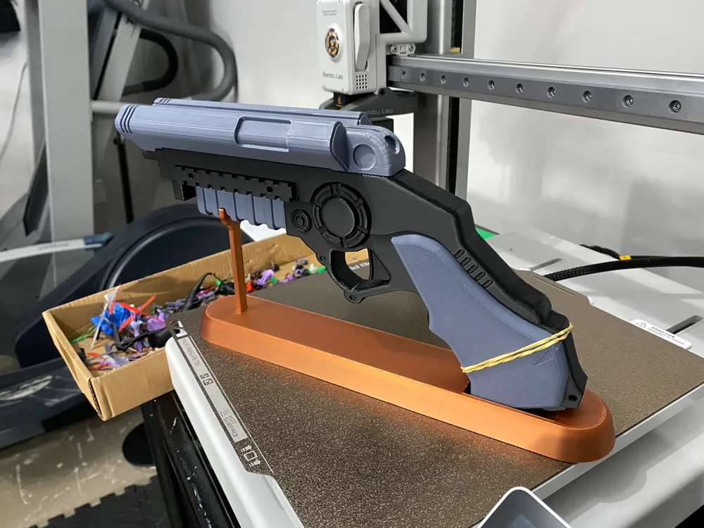 Display stand for Batman Grappler Gun. by eccs19 - MakerWorld