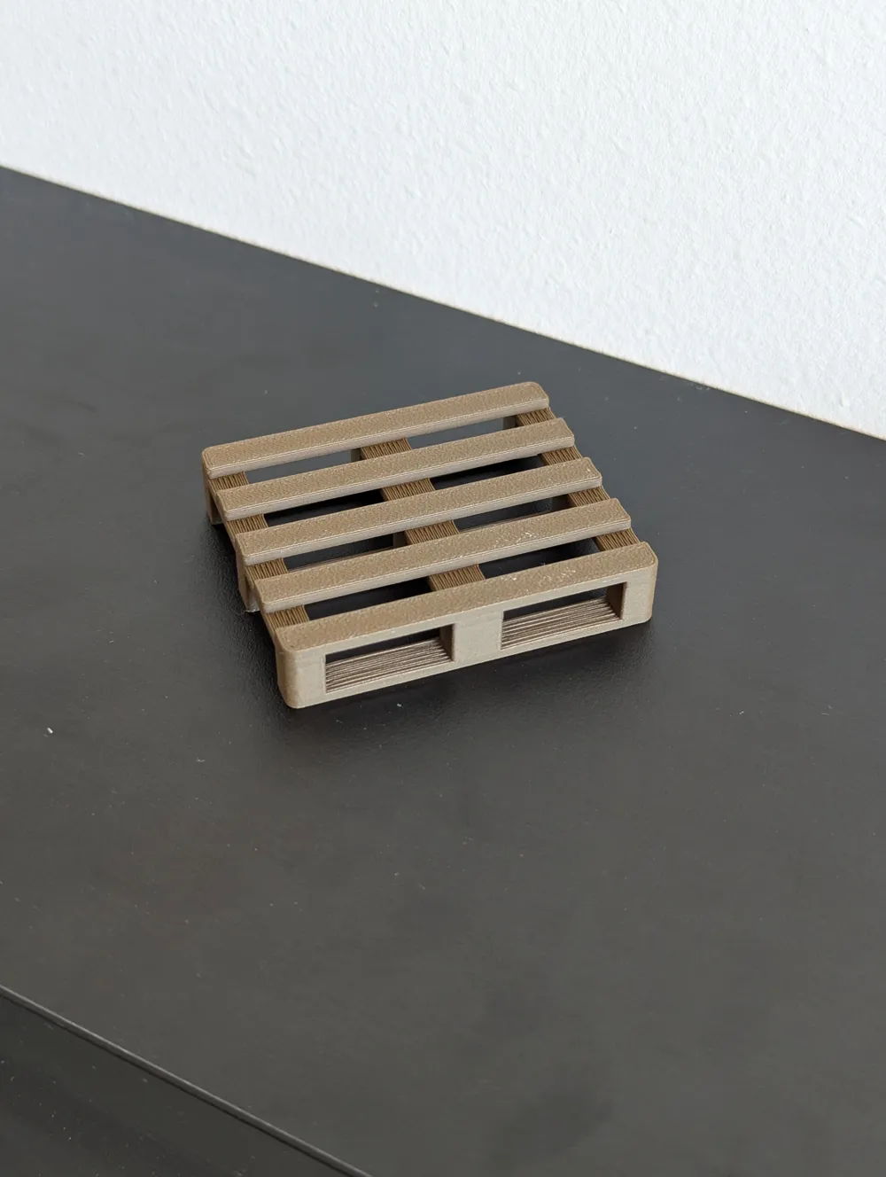 Pallet with Bambu Lab and CyberBrick boxes by Dava MakerWorld: Download Free 3D Models