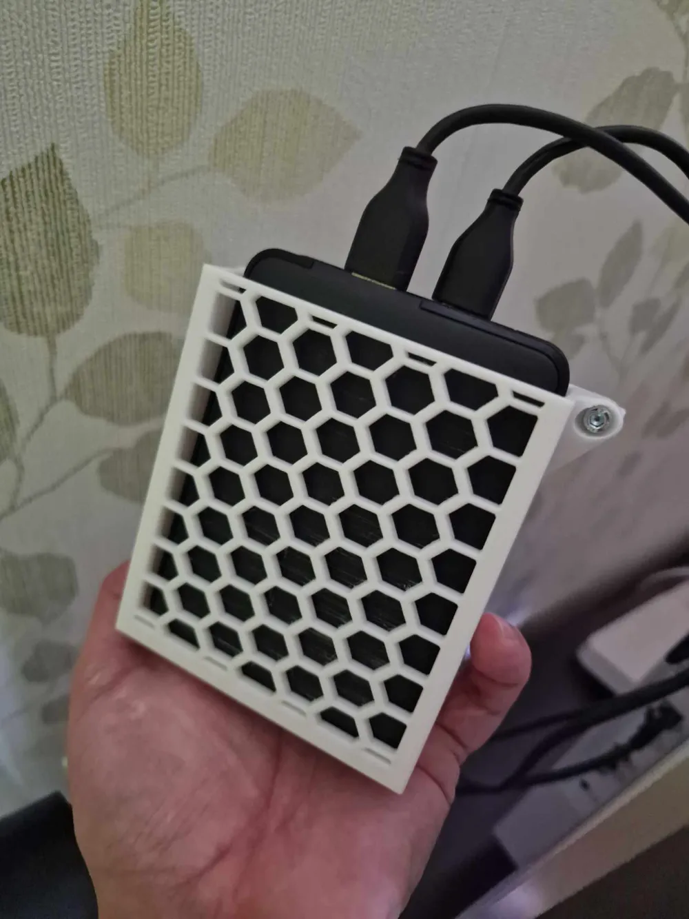 External hard drive mount for LG tv by Michalc239 - MakerWorld