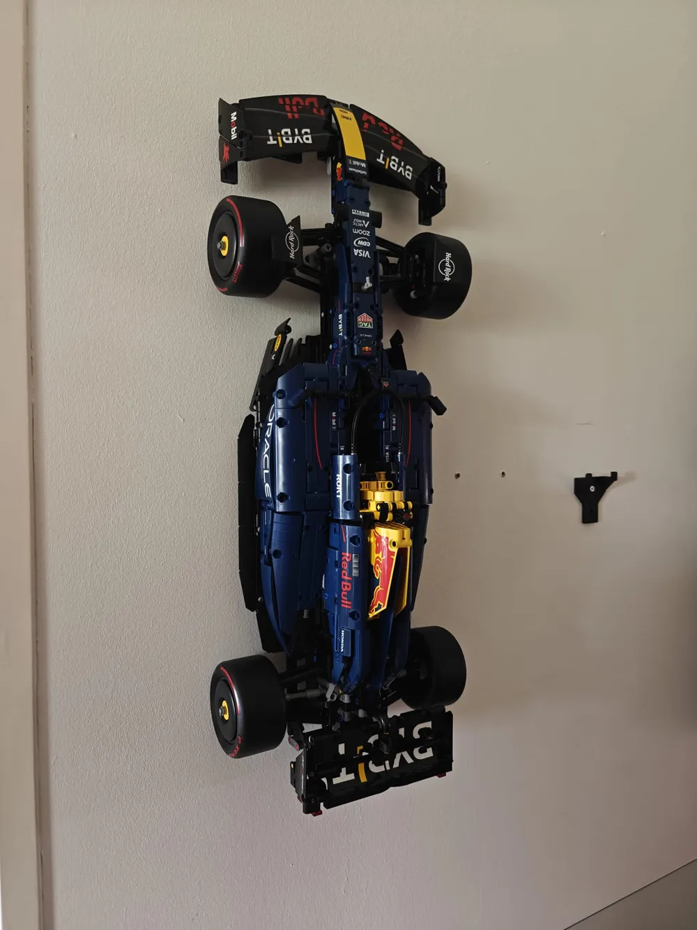 42206 Red Bull F1 Wallmount by Sushi MakerWorld: Download Free 3D Models