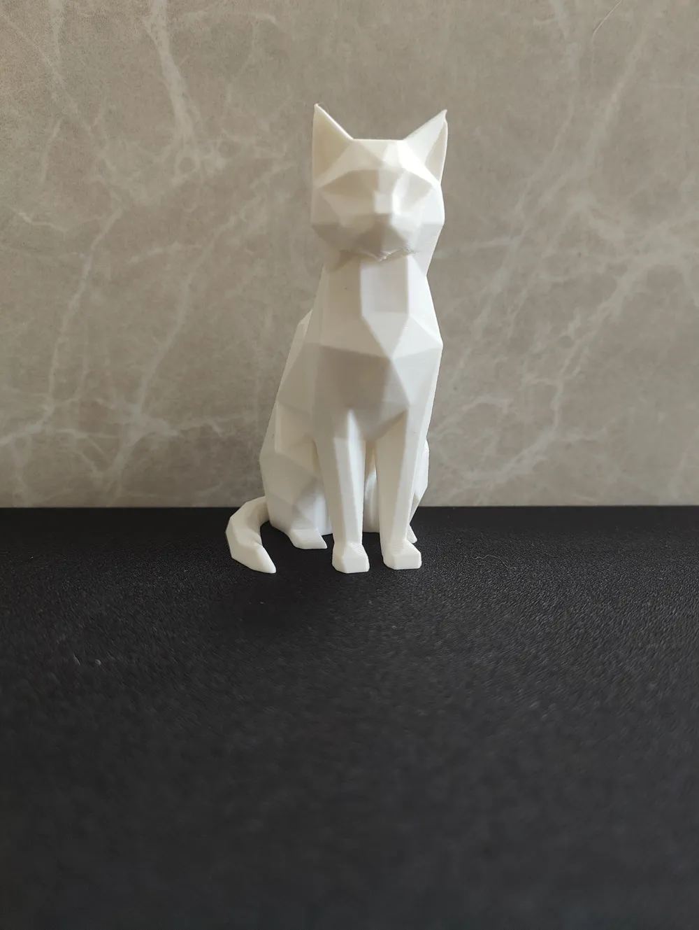 Elegant 3D-printed Low-Poly Cat by LeW MakerWorld: Download Free 3D Models