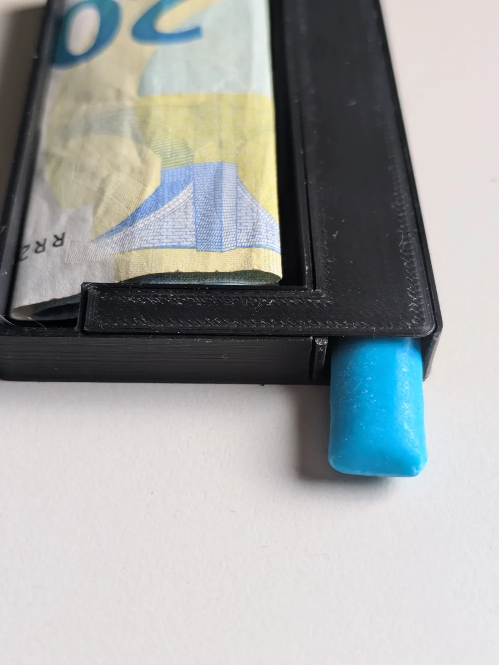 Lockcard Wallet Gum Dispenser by FrozenAssassine MakerWorld: Download ...