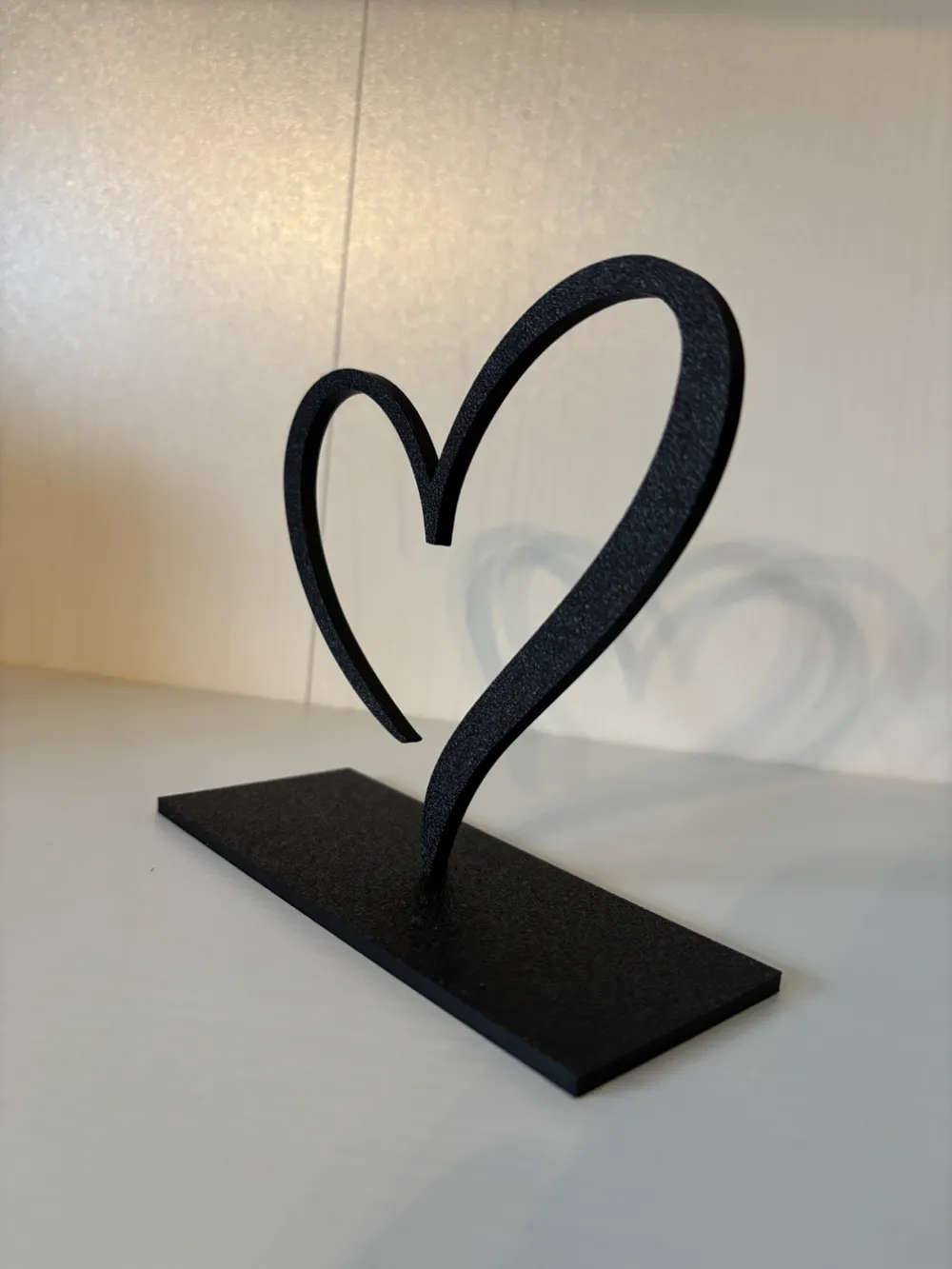 Minimalist Heart Display Stand by Rianski Schipanski - MakerWorld