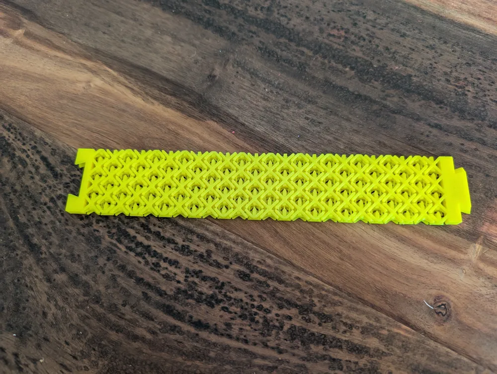 Bracelet en cotte de mailles (connecteurs fibreux) par Eronium ...