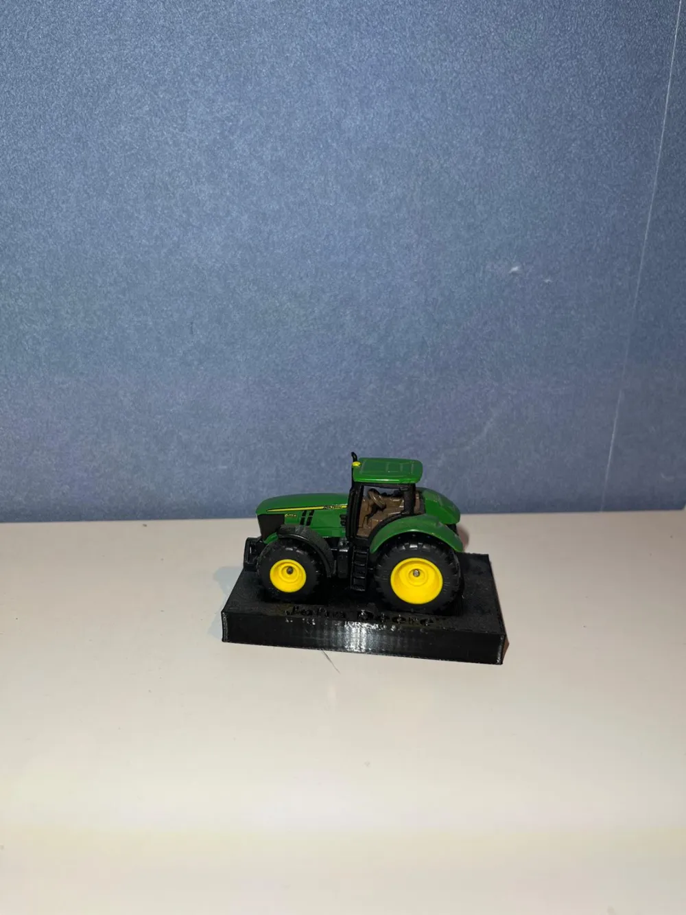 John Deere Siku Tractor Stand by JD9RX - MakerWorld
