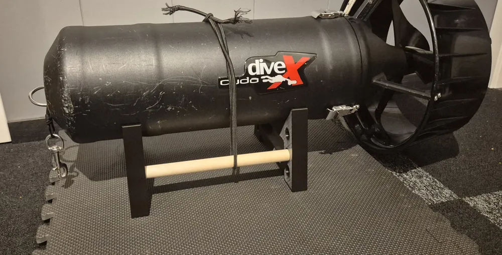 Dive Xtras Cuda DPV stand - Free 3D Print Model - MakerWorld
