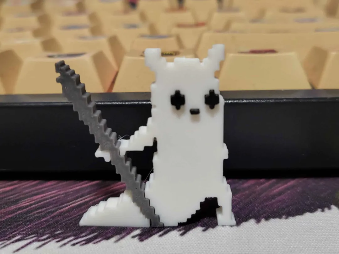 Survivor Slugcat with spear - Free 3D Print Model - MakerWorld