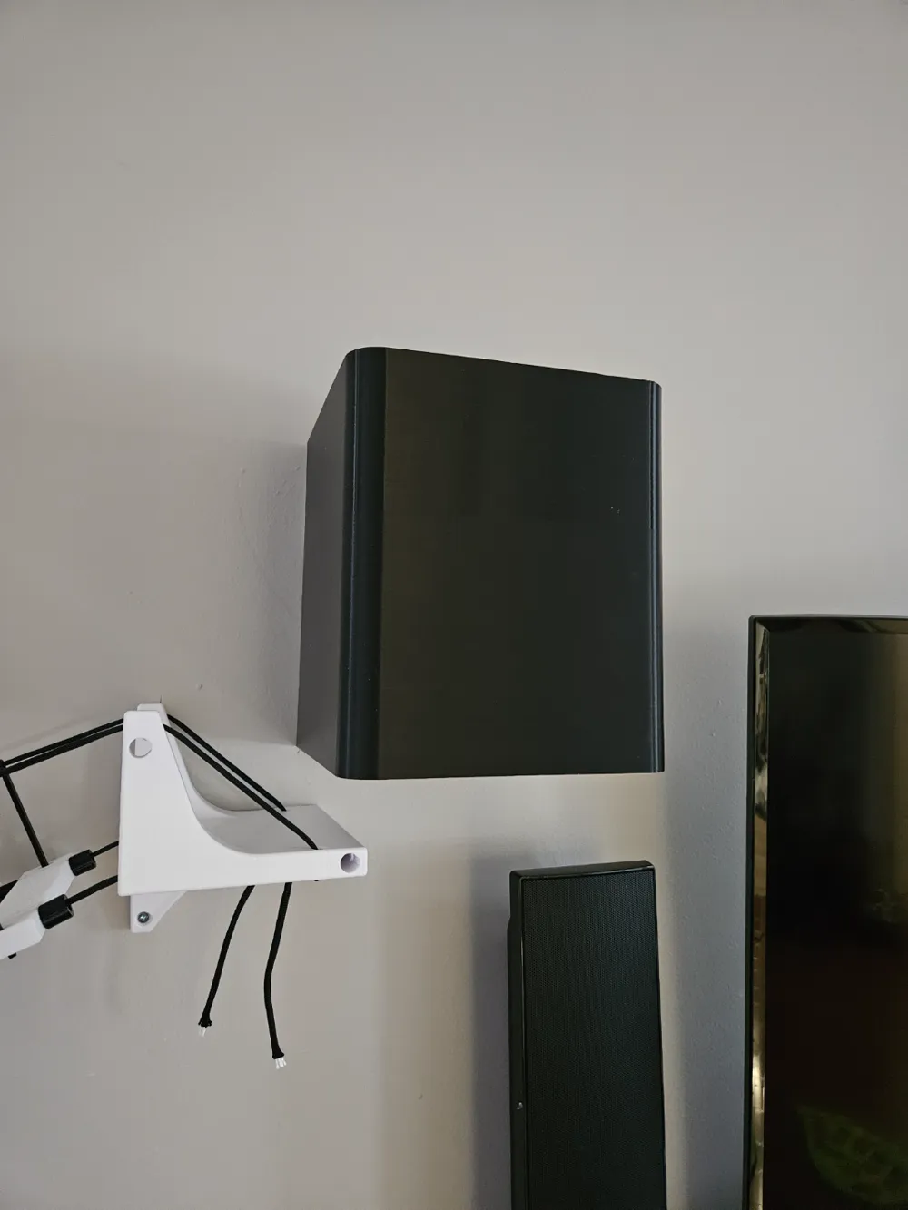 Modern wall sconce cover by Screech24 - MakerWorld