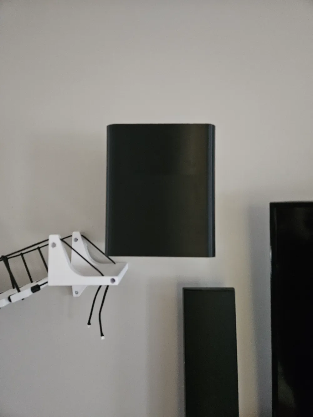 Modern wall sconce cover by Screech24 - MakerWorld