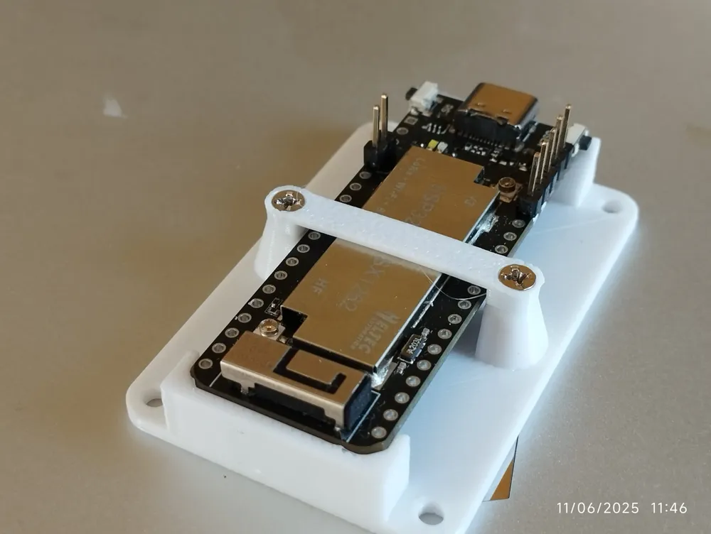heltec wsl-v3 wireless stick lite panel holder by mosix MakerWorld ...