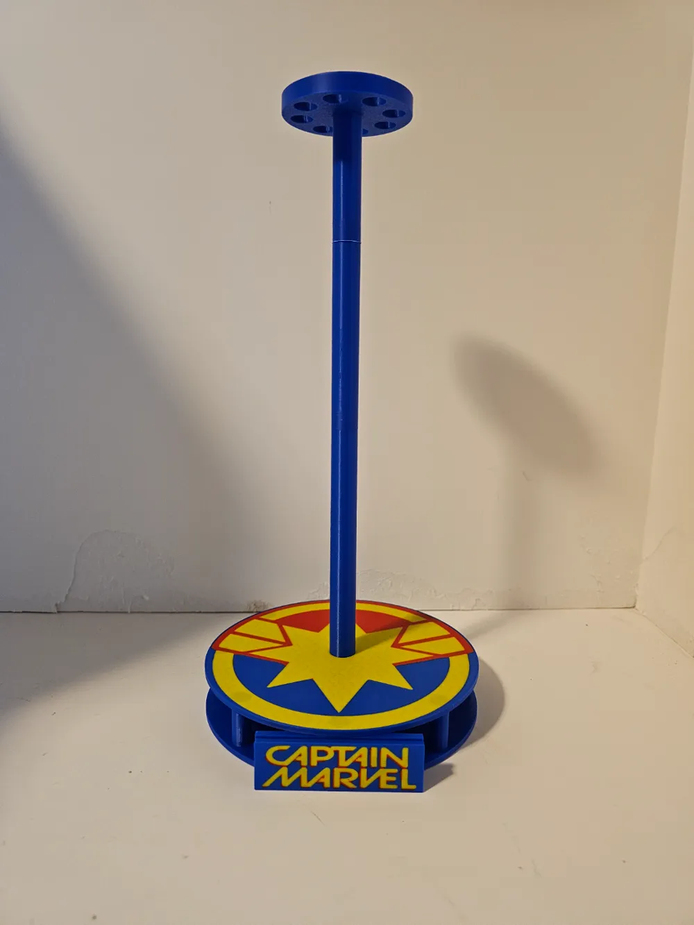 Captain Marvel Helmet Stand w/ changeable faces by bbush362 - MakerWorld
