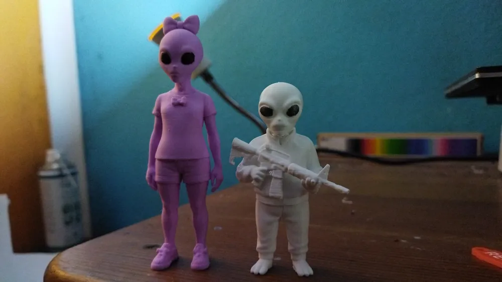 Armed Tracksuit Alien by MiguelJasus MakerWorld: Download Free 3D Models