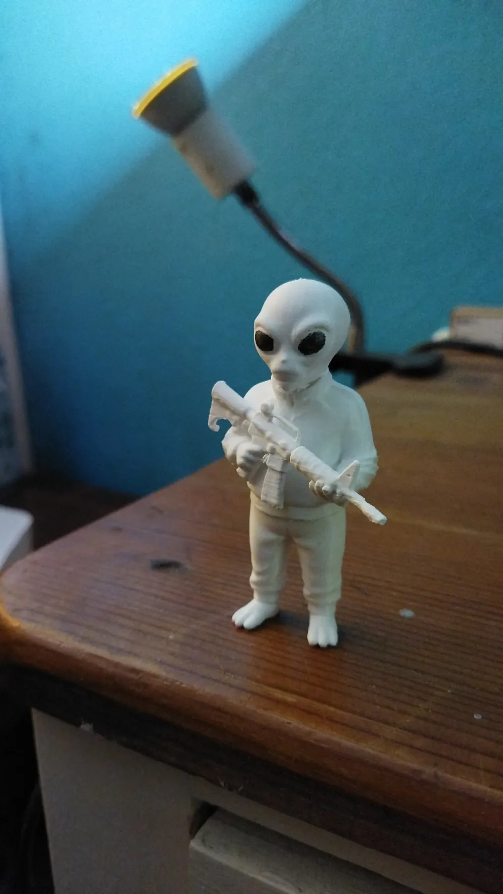 Armed Tracksuit Alien by MiguelJasus MakerWorld: Download Free 3D Models