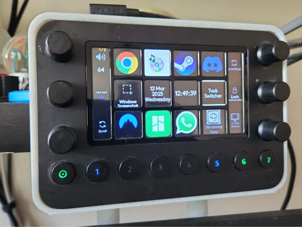 Loupedeck/Razer Stream Controller Desk Mount by kriyenkp - MakerWorld