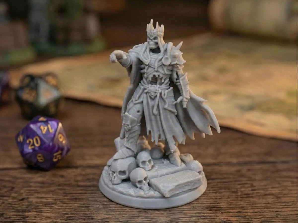 The Lich King - Undead Boss Miniature (32mm Scale) by mjrko84 ...