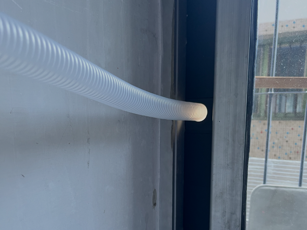 Enclosure window exhaust sidebar for 25mm pipe by user_690941286 ...