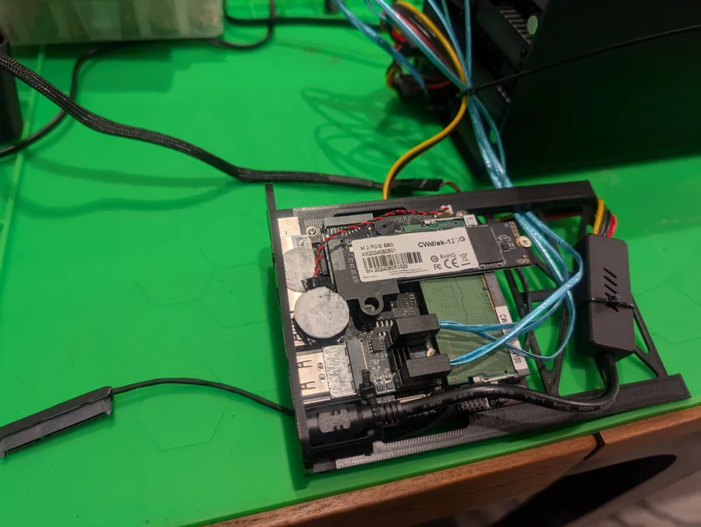Mini NAS – Dual HDD, Single SSD by Z Naught MakerWorld: Download Free ...