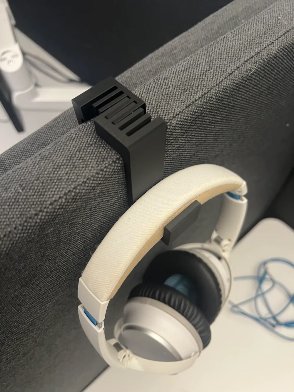 Headphone holder for desk Partition by Swarley - MakerWorld
