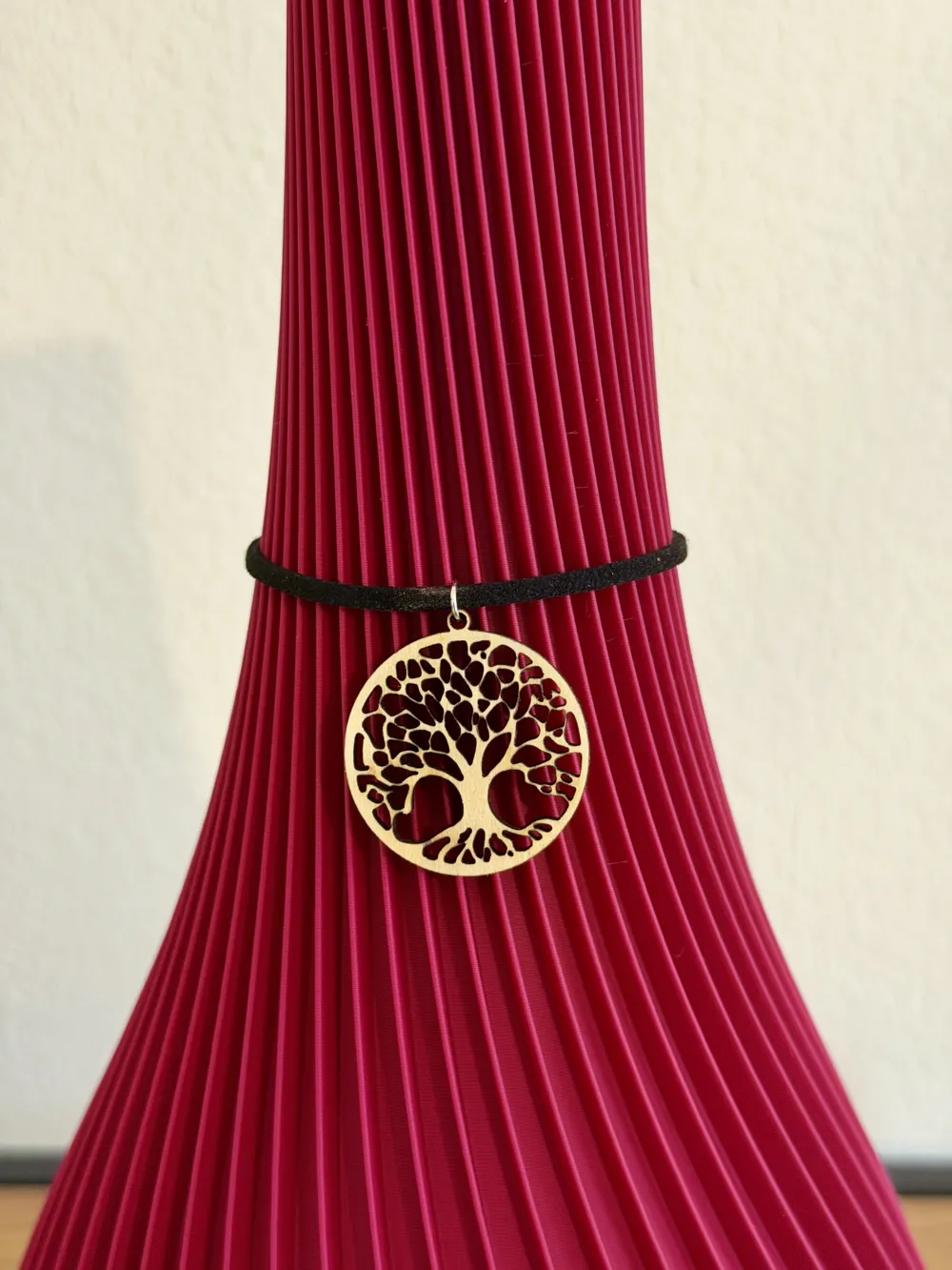 Vase in Twist Design - Free 3D Print Model - MakerWorld