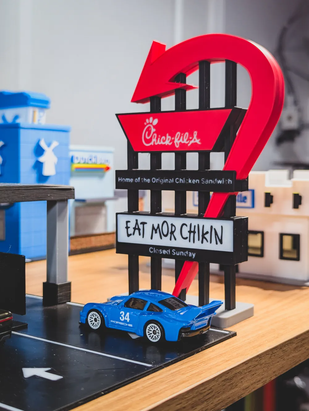 Chick-fil-A Model Set - 1:64 Scale Diorama by LAYRLAB MakerWorld: Download Free 3D Models