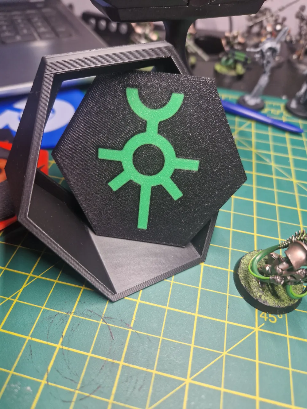warhammer 40k necron display - Free 3D Print Model - MakerWorld
