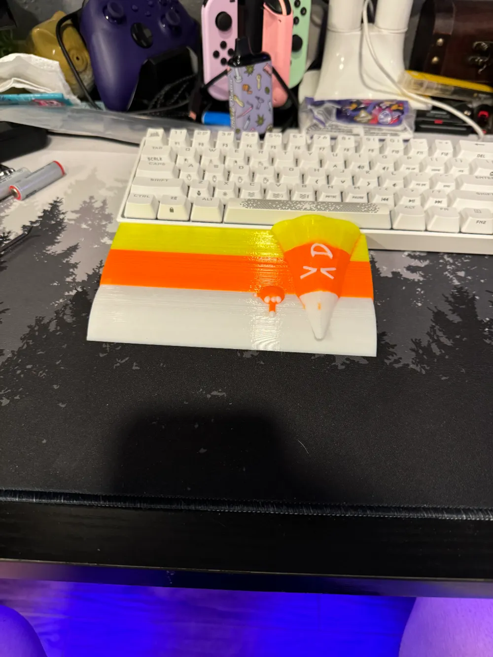 Candy Corn Wrist Rest (Middle Finger) by CorwineCustoms.3D - MakerWorld