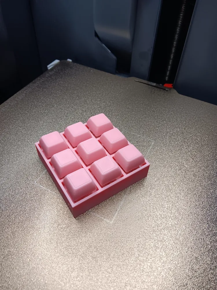 Clicker Inquieto 3x3 - Modelo de impresión 3D gratuito - MakerWorld