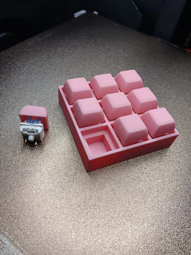 Clicker Inquieto 3x3 - Modelo de impresión 3D gratuito - MakerWorld