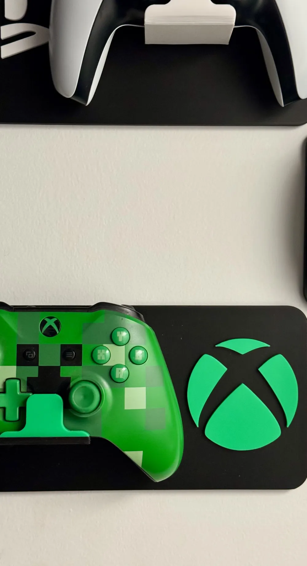 Wall Mounted Xbox Controller Holder with Xbox Logo - Free 3D Print ...