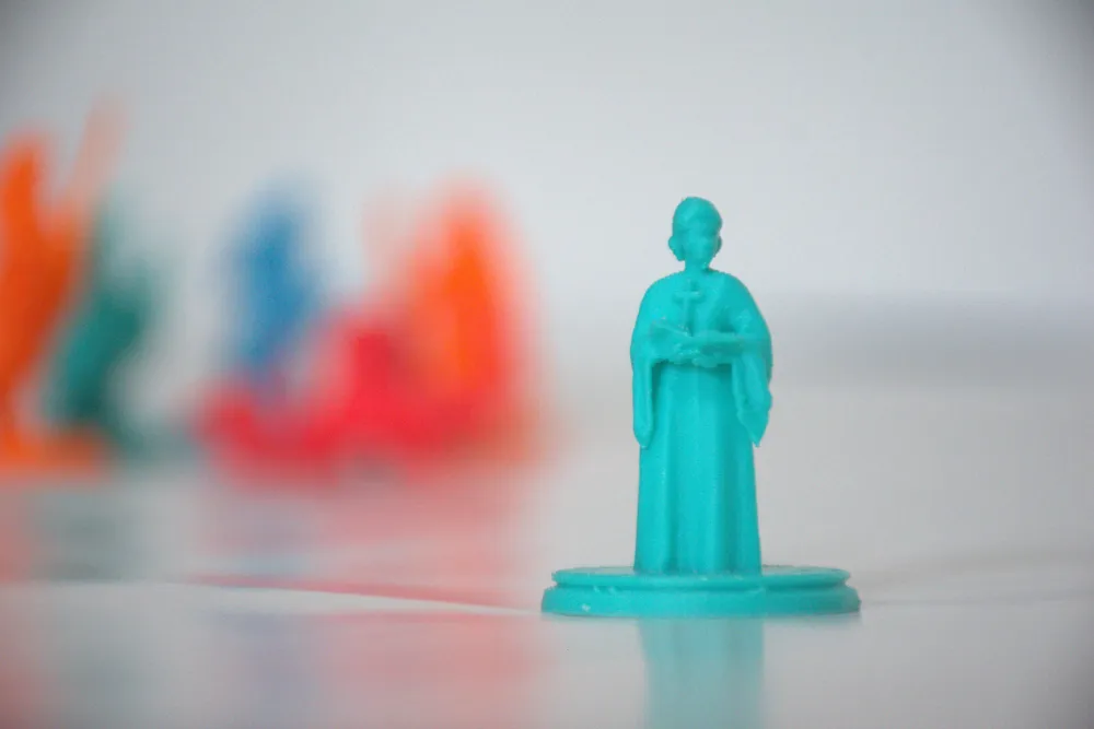 Female Cleric DND Miniature - Free 3D Print Model - MakerWorld