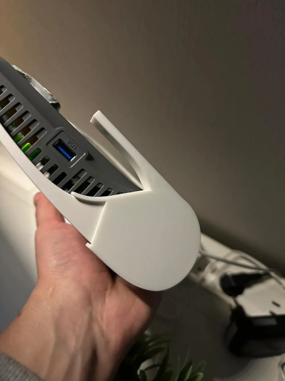 FritzBox 7590 AX Wall Mount by Chrissz - MakerWorld