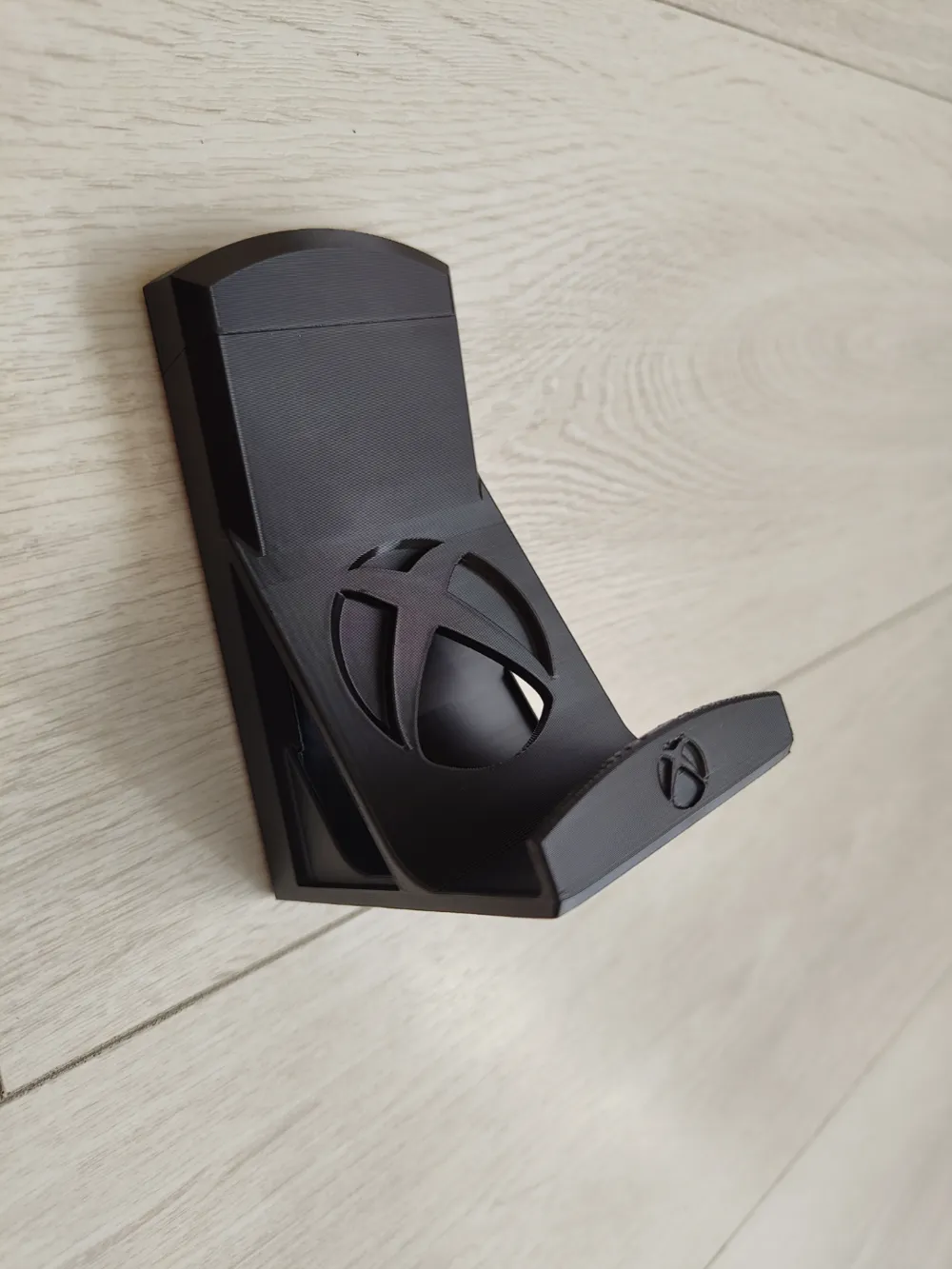 Xbox controller mount(stackable) with spare AA by Tassesin - MakerWorld