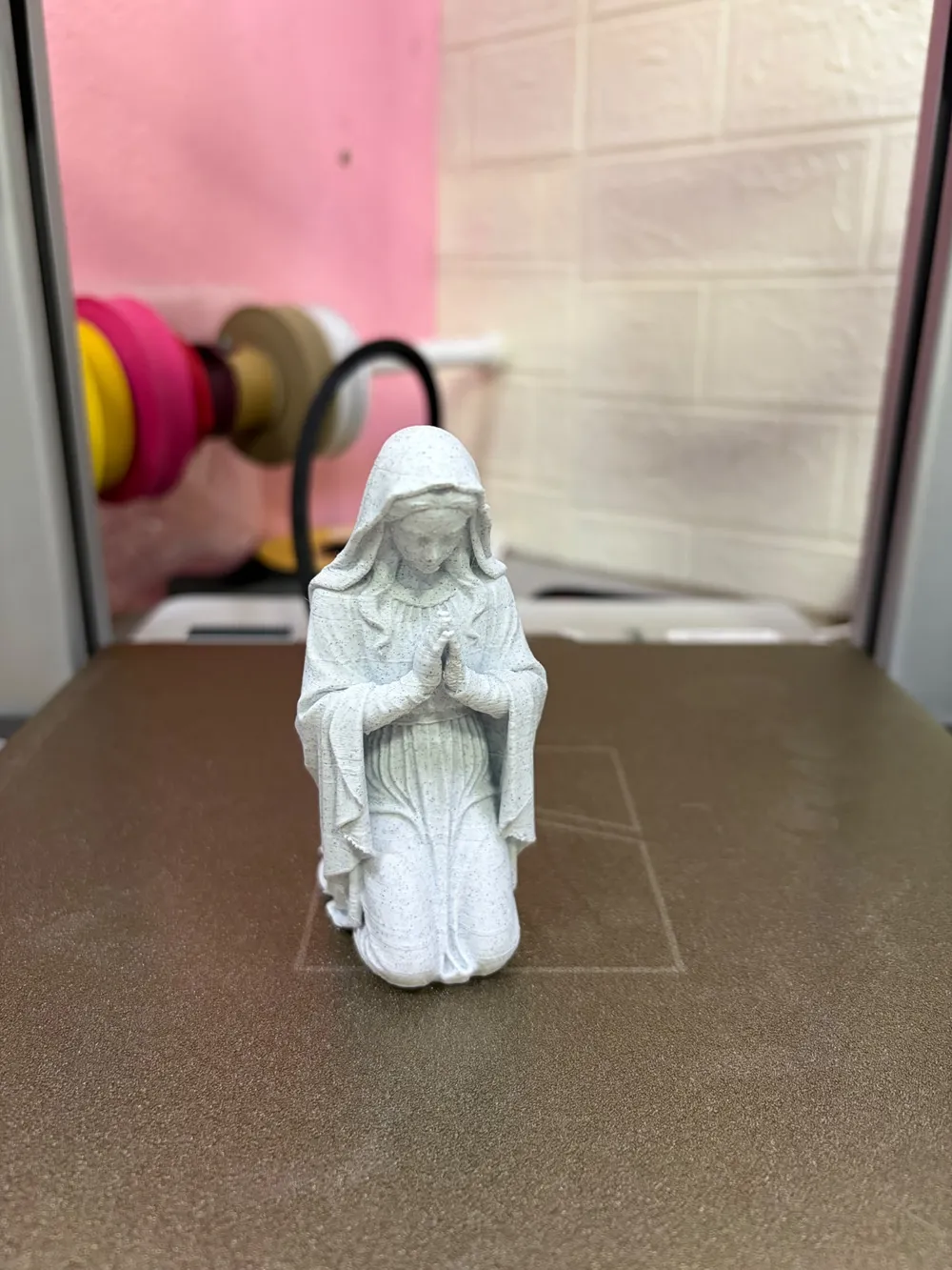 Our Lady Praying Rosary Holder - Free 3D Print Model - MakerWorld