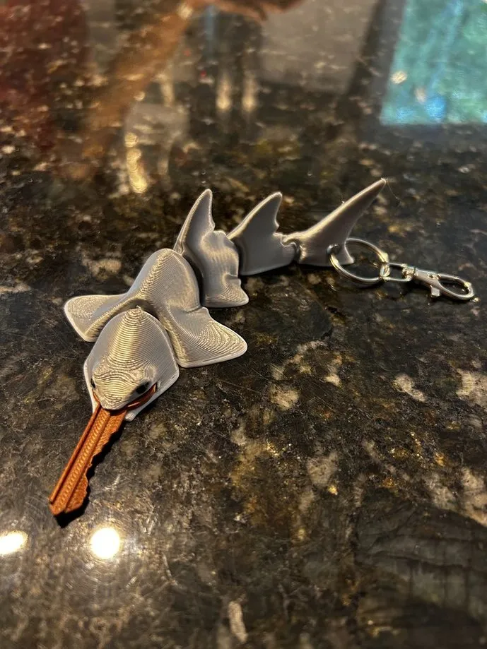 Pez sierra articulado (tiburón sierra) - Funda para llave por ...