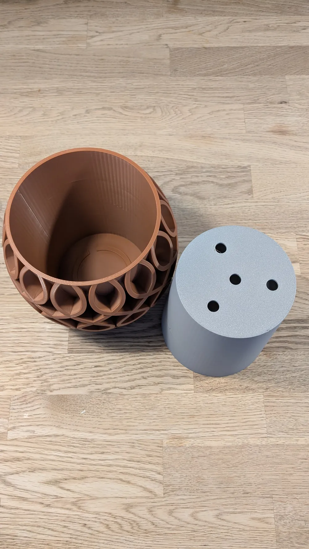 Swirl Planter by Toons MakerWorld: Download Free 3D Models