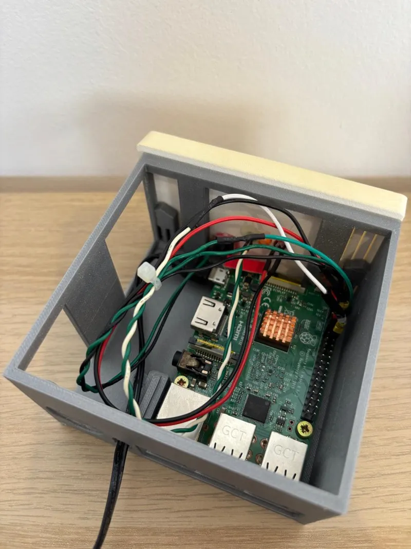 Mini Pc retro (Raspberry Pi case) Remixed by Robjr4K MakerWorld ...