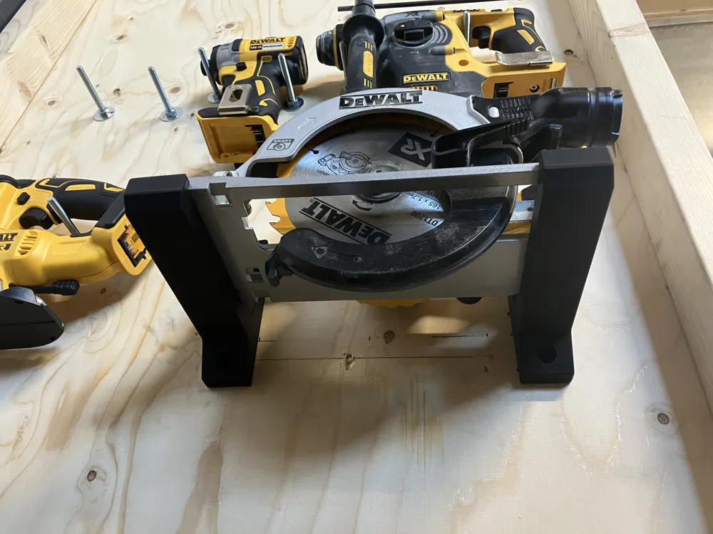 DeWalt - Circularsaw Wall Mount - Free 3D Print Model - MakerWorld