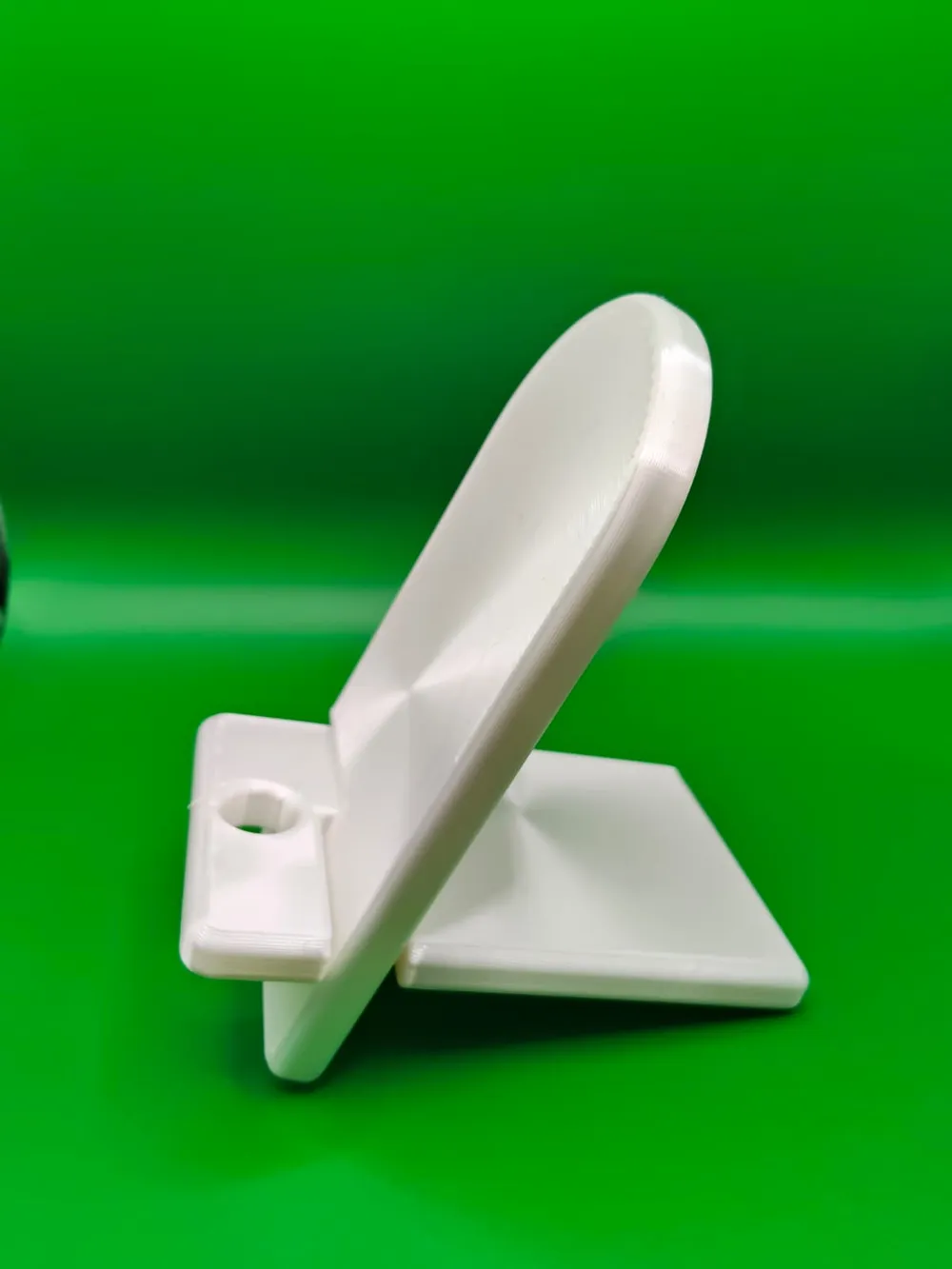 Flat-pack phone stand - charger friendly by Spark Poznań MakerWorld ...