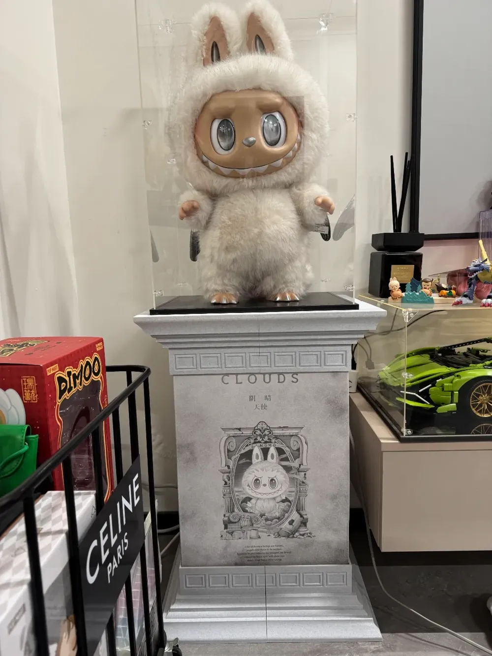 Pop Mart Labubu Archangel Supreme Commander Roman Column Display Case ...