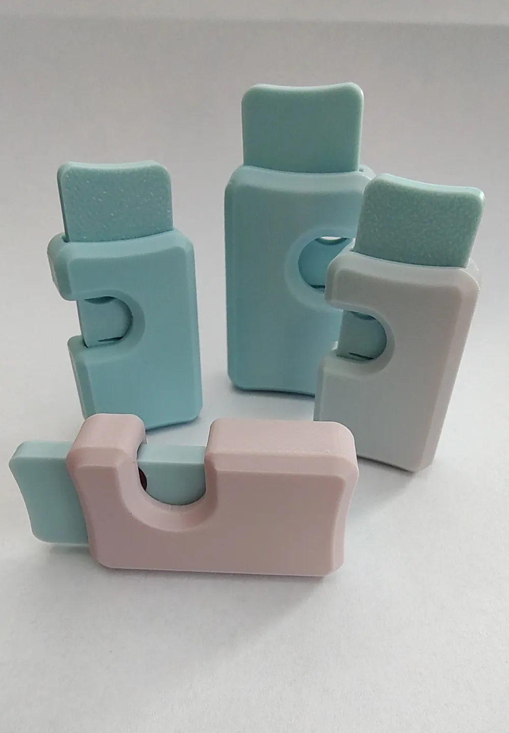 Plastic bag clip ( fully printed spring ) by maxim MakerWorld: Download ...