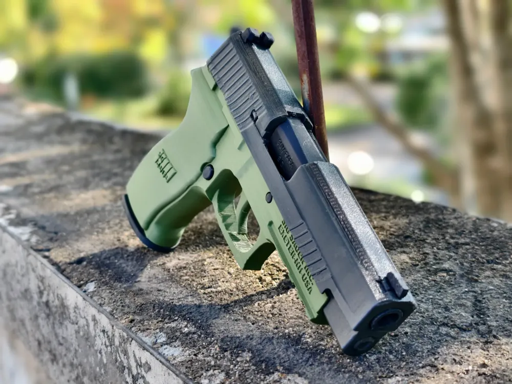 SIG Sauer P226手枪玩具模型（.step文件） 来自 补补觉去 MakerWorld：免费下载 3D 模型